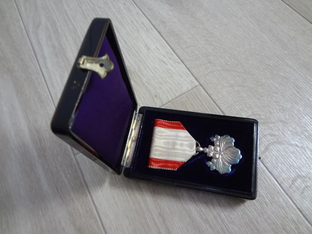 WWII JAPANESE ORDER of the Rising Sun 8th Class Medal Badge Silver Aymy ...