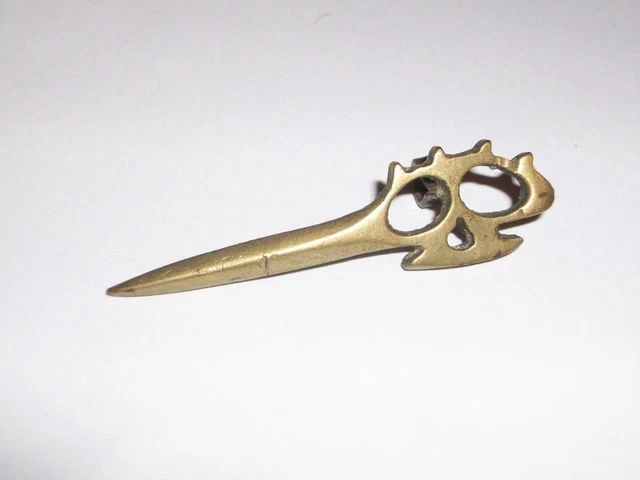 WW2 MIDDLE EAST 50,51 & 52 Commando Death Head Cap Badge~Missing One ...