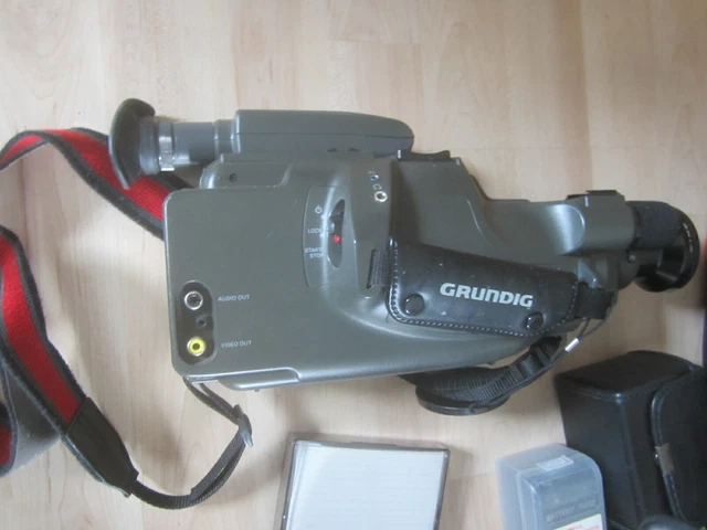 GRUNDIG VIDEO CAMERA Recorder Camcorder VS 8100 VCR komplett In OVP und ...
