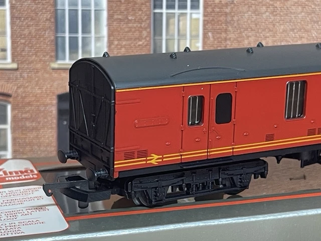 LIMA OO GAUGE Model Railway 305613A2 Royal Mail Red Parcel Van 93395 ...