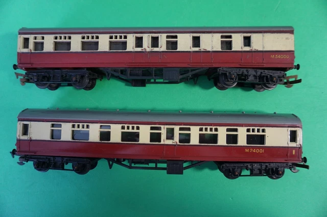 PAIR OF TRIANG OO Gauge Maroon/Cream Coaches R28 M34000 & R29 M24001 ...