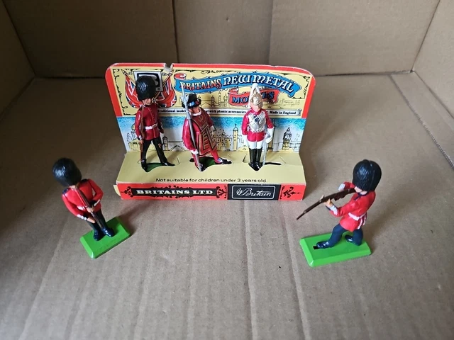 BRITAINS MODELS SCOTS Grenadier Guard Beefeater Box £15.00 - PicClick UK