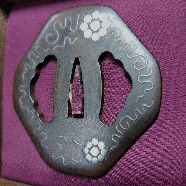 ANCIEN RARE TSUBA octogonal en fer arabesque avec certificat garde épée ...