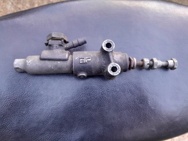 TRIUMPH BONNEVILLE T140 = rear brake master cylinder £22.00 - PicClick UK