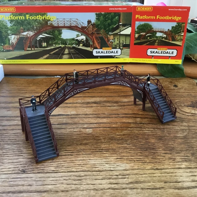 HORNBY SKALEDALE R8641 00 Gauge Model “Platform Footbridge” & People ...