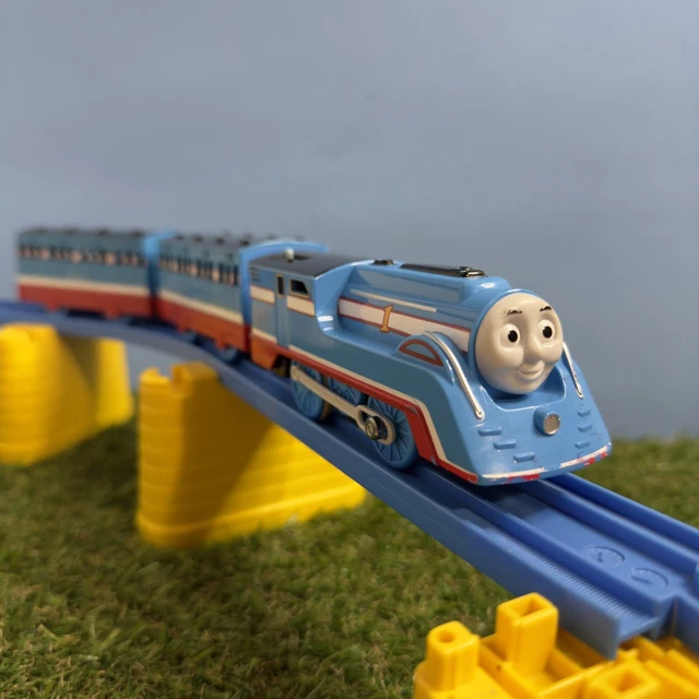 PLARAIL TOMY TRACKMASTER Streamlined Thomas The Tank Engine Used £27.95 ...
