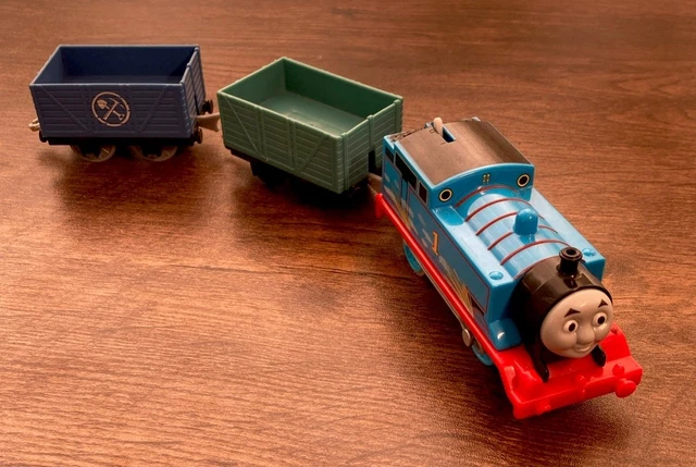 THOMAS TRACKMASTER SPEED & Spark Thomas Motorised Train with tender ...