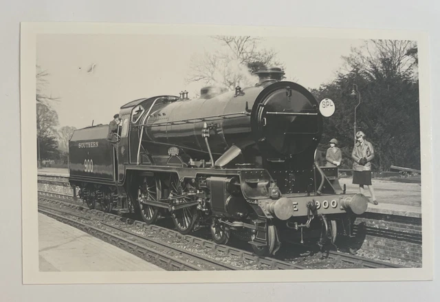 SOUTHERN RAILWAY LOCOMOTIVE Photograph - 900 Windsor And Eton Station ...