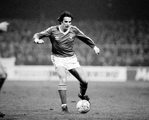 FOOTBALL FRANK GRAY Of Nottingham Forest In Action 1979 OLD PHOTO $9.00 ...