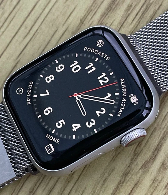 APPLE WATCH SERIES 6 GPS + Cellular 40mm. Excellent Condition See ...