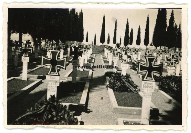 ORIG. FOTO GRAB deutsche Soldaten im Friedhof SALONIKI Griechenland EUR ...