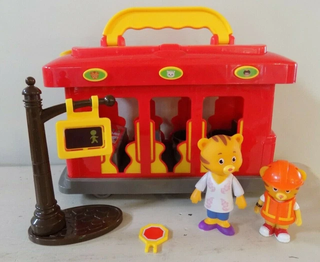 DANIEL TIGER'S NEIGHBORHOOD Deluxe Electronic Talking Trolley Playset ...