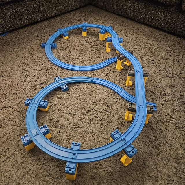 TOMY TRACKMASTER THOMAS The Tank Engine Set Add Supports & Raised Track ...