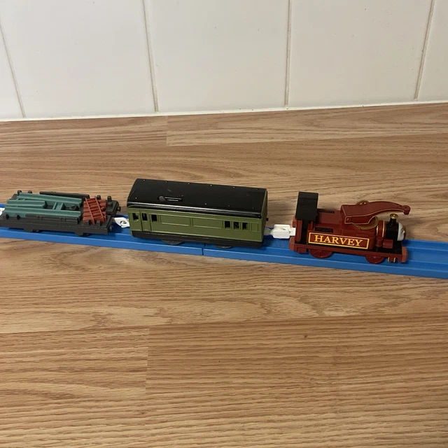 TOMY TRACKMASTER HARVEY Coach & Flatbed Motorised Train Thomas ...