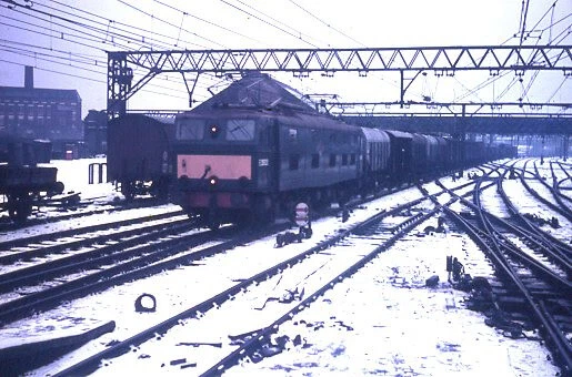ORIGINAL COLOUR SLIDE of E26029 BR class 76 Woodhead electric loco £7. ...