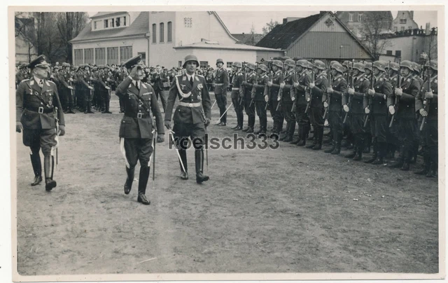FOTO GENERAL DER Flieger Hans Halm grüßt angetretene Soldaten der ...