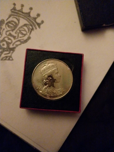 QUEEN ELIZABETH 11 Coronation Souvenir Medallion £10.00 - PicClick UK