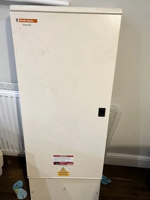 MERLIN GERIN DISTRIBUTION Board Box Fuse Consumer Unit 24 Way with mcbs ...