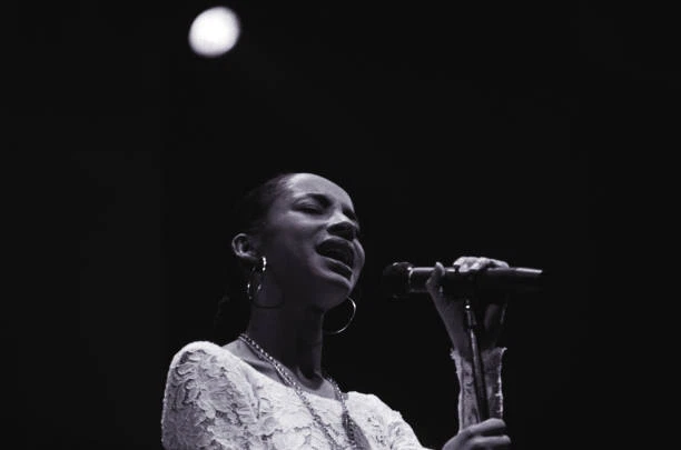 SADE PERFORMING AT Wembley Arena London 1988 OLD MUSIC PHOTO 7 $8.50 ...