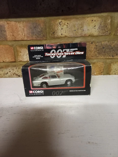 CORGI CLASSICS JAMES Bond Aston Martin DB5 04302 Tomorrow Never Dies ...