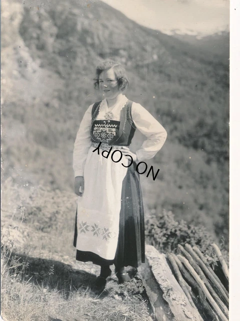 X119 FOTO NORWEGEN Mädchen in Tracht Hardanger Bunad Vintage Agtmaal ...