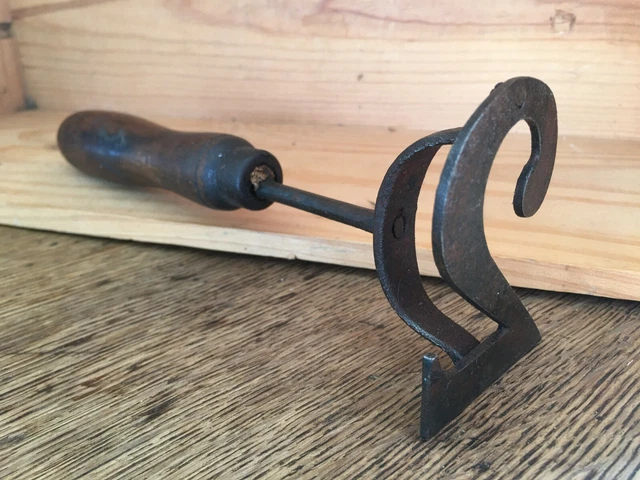ANTIQUE MARKING IRON, probably cooper representing the number 2 £17.92 ...