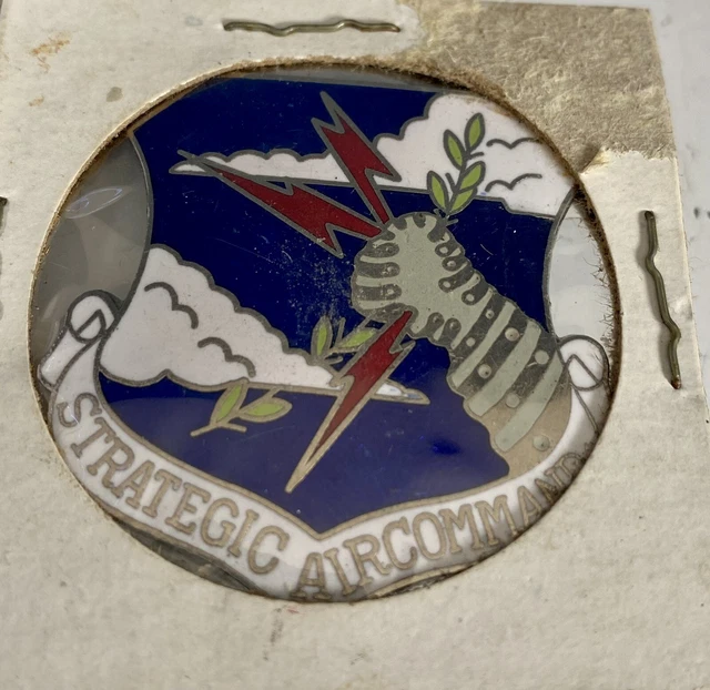 VINTAGE U.S. AIR Force Strategic Air Command Enameled Metal Pin NOS £9. ...