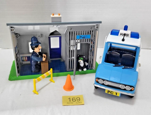 POSTMAN PAT RARE Police Station, PC Selby Figure, Police Car, Road ...