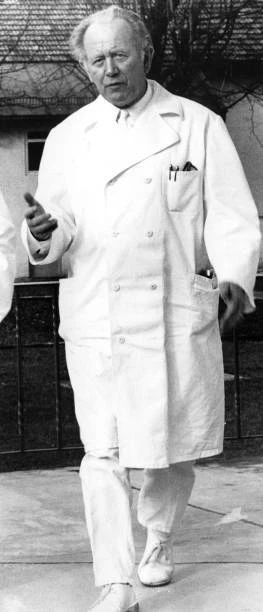 DOCTOR JOSEF ISSELS, German cancer specialist, announcing that- 1973 ...