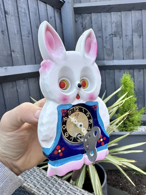 VINTAGE 1960'S MI-KEN Wind-up Moving Eyes Pendulum Bunny Clock WITH KEY ...