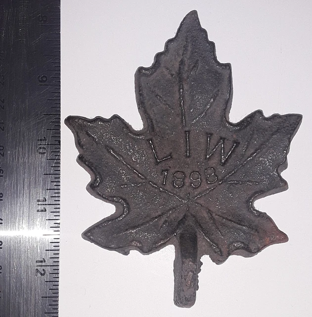 VINTAGE LETHBRIDGE IRON Works LIW 1898 Cast Iron Maple Leaf Ornament $5 ...