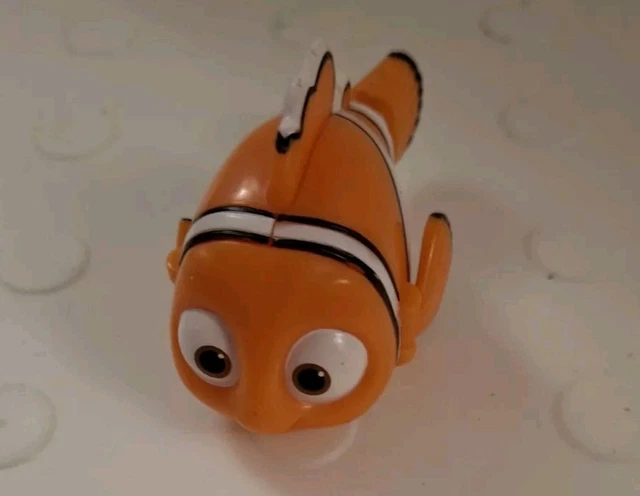DISNEY FINDING NEMO Figure Nemo Roller Toy Moving Fins Bandai 2015 ...