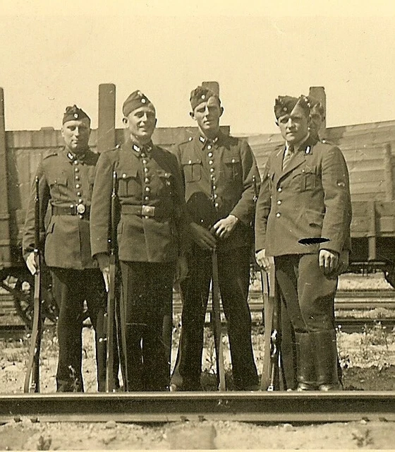 **RARE! GROUP DEUTSCHE Reichsbahn Railwaymen w/ Rifles Posed on Train ...