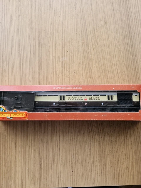 HORNBY R440 TPO Operating Mail Coach GWR Chocolate & Cream Boxed ...