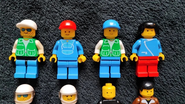 LEGO X8 CITY Town Classic System Vintage Police Citizens Minifigure ...