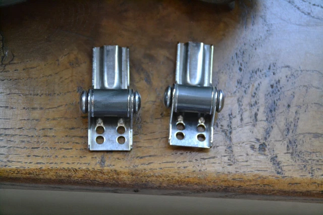 THORENS TD160 SUPER PAIR OF BOTTOM PLINTH LID HINGES MISSING TOP PART £ ...