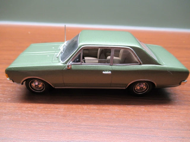 OPEL REKORD C 2-türig von Minichamps , grünmetallic , neuwertig , mit ...