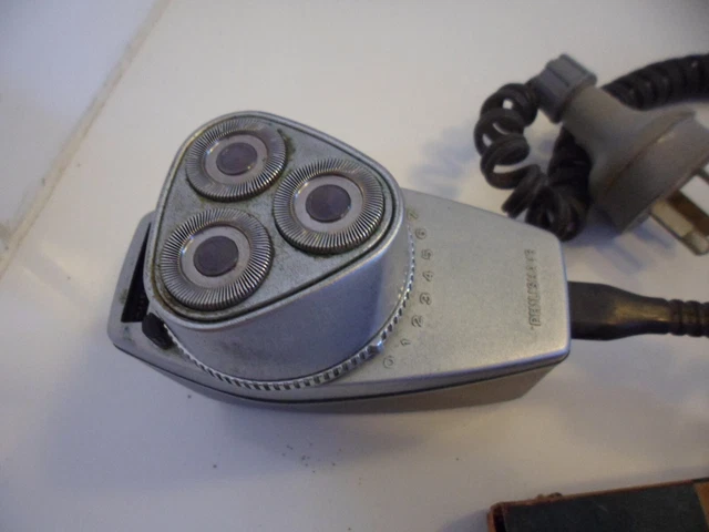 VINTAGE PHILIPS PHILISHAVE Model HP 1118 Made In Holland For Parts Or ...