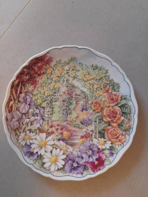 ROYAL ALBERT SECRET Garden Secret Path plate £0.99 - PicClick UK