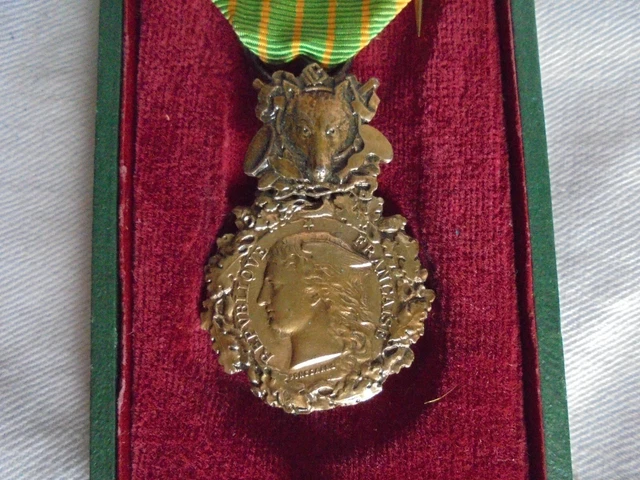 INSIGNE RARE "Médaille d'Honneur des Eaux et Forêts " + boite TB EUR 40 ...