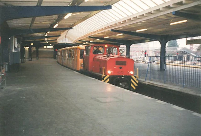 FOTO U-BAHN BF Olympiastadion Diesellok Typ SD73 12/1998 ca. 10x15cm ...