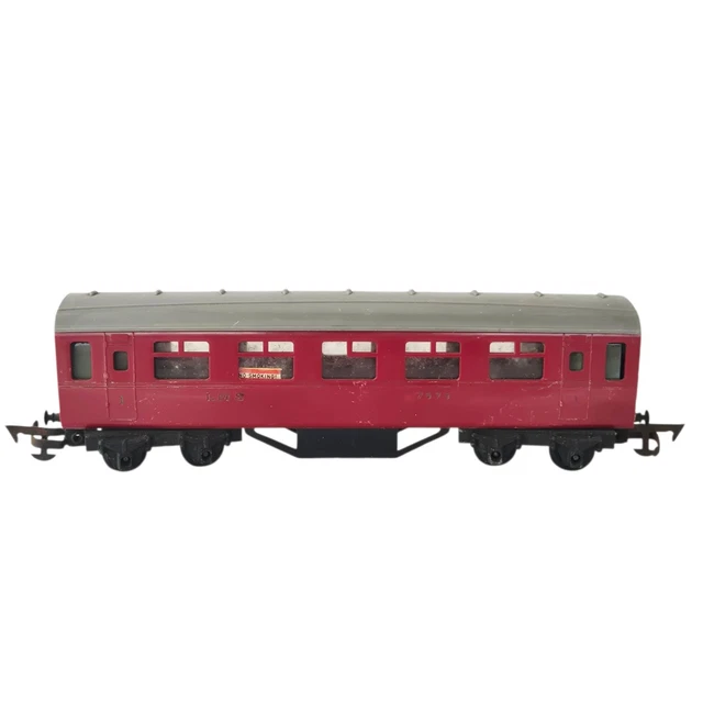 TRIANG TRI-ANG LMS Coach 00 Guage First Class Passenger Car 7573 Maroon ...
