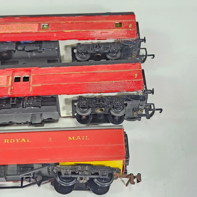 RAKE OF 3X Triang BR Mk1 Royal Mail Post Office Sorting Vans OO Gauge ...