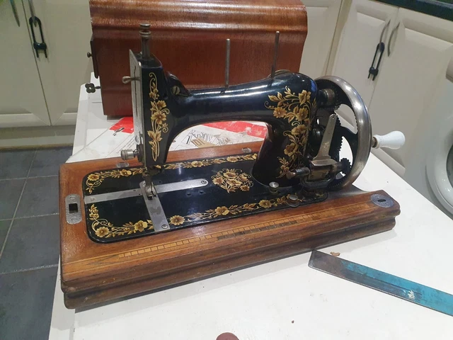 ANTIQUE VERITY HAND Crank Shuttle Sewing machine porcelain Hermann ...