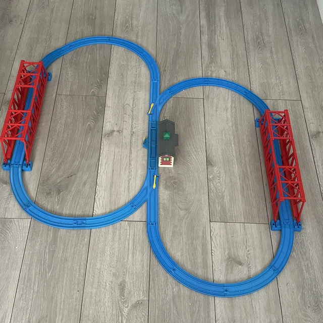 TOMY DOUBLE RED Bridge Station Set Thomas Trackmaster Motorised Train ...