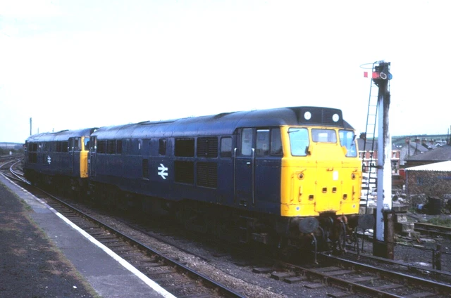 MM 28 ORIGINAL Colour Slide Class 31 175 & 31 235 At Barnetby 1980 £2. ...