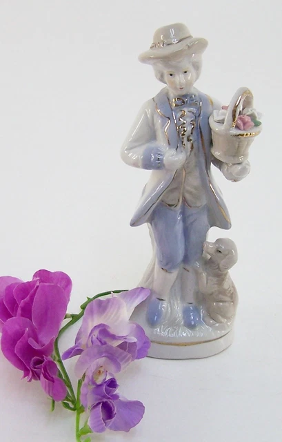 PORZELLANFIGUR AUFSTELLFIGUR JÜNGLING mit Blumen & Hund 20,5 cm EUR 24 ...