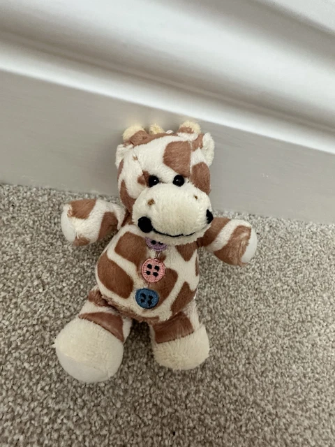 HUMATT SMALL BUTTONS Loves You Giraffe Soft Toy 12cm tall £12.99 ...