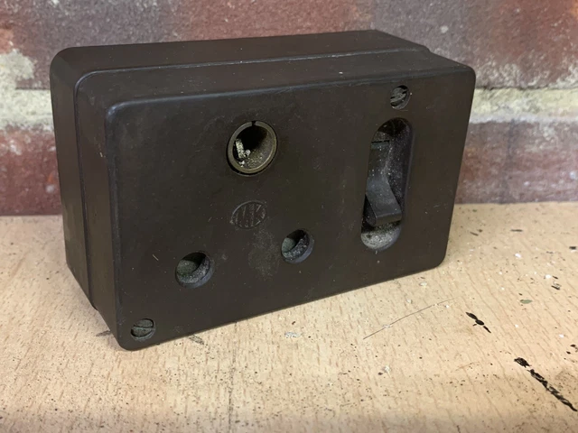 VINTAGE BAKELITE MK Round Pin Plug Socket £0.99 - PicClick UK