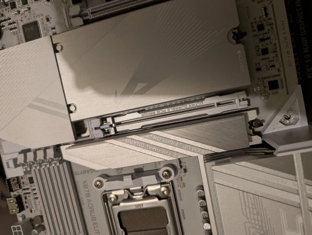 GIGABYTE X870 AORUS Elite WIFI7 AMD Ice (damaged connector) £21.50 ...